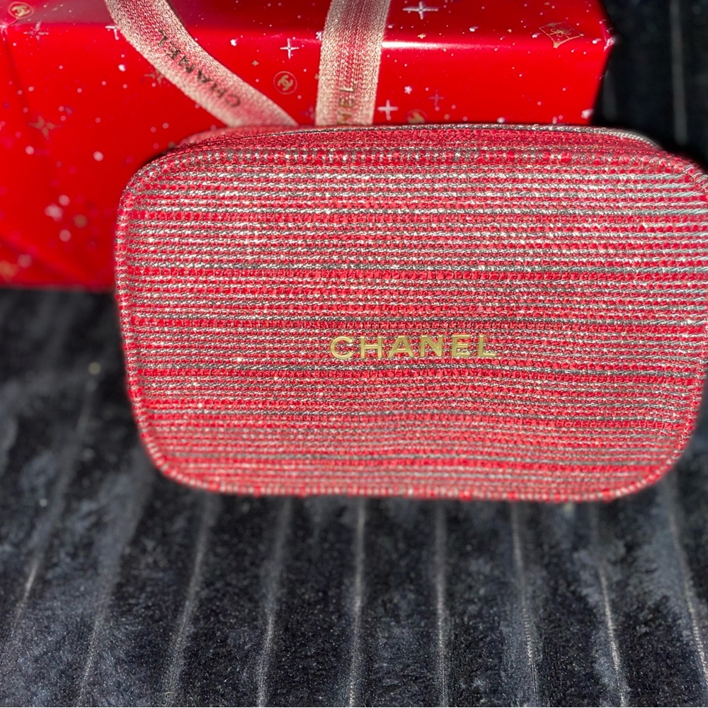 100% Authentic Chanel Holiday Bag From The 2022 Colle… - Gem